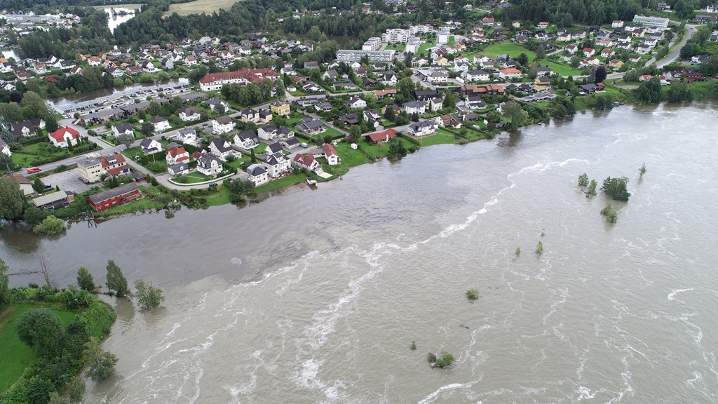 Oppdaterte flom- og jordskredfarevarsel – fortsatt rødt flomnivå ...